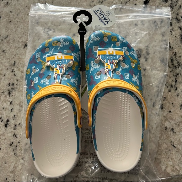 CROCS | Shoes | Nwts Crocs Cinderella Castle Crocs Size W7 | Poshmark